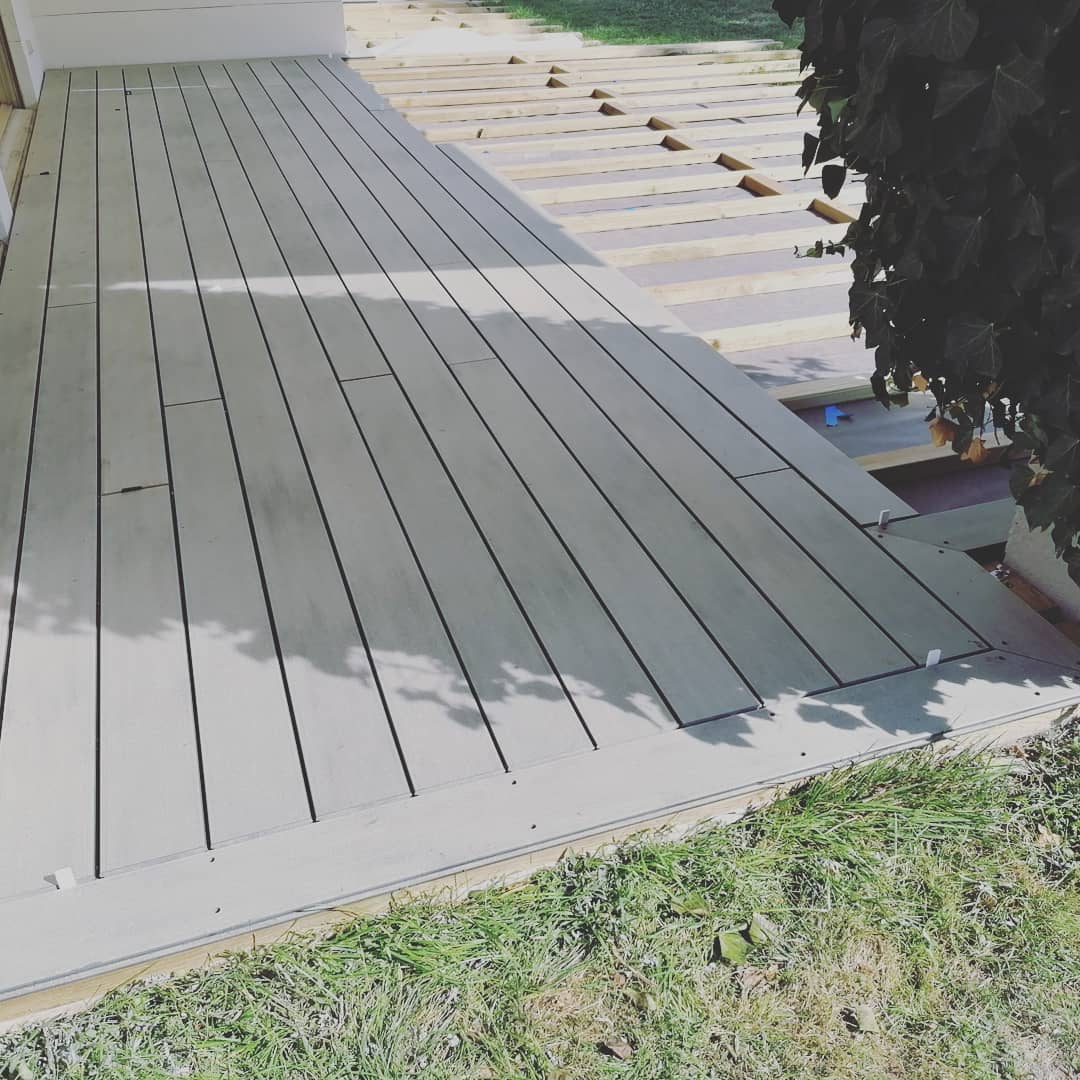 Terrasse en bois composite Silvadec gris taïga à Meaux (77) | Terrasse ...