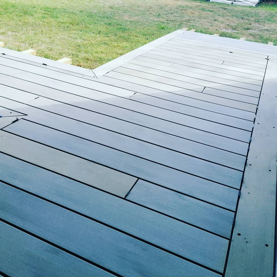 Terrasse en bois composite Silvadec gris taïga à Meaux (77) | Terrasse ...