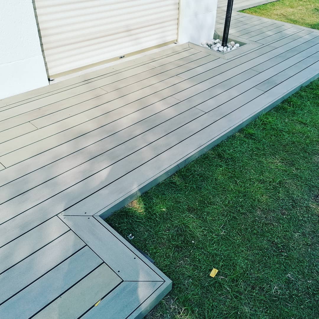 Terrasse en bois composite Silvadec gris taïga à Meaux (77) | Terrasse ...